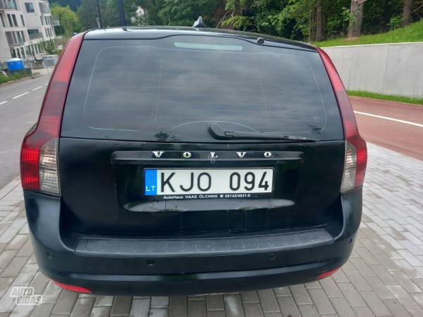 Volvo V50 2008 in Vilnius, with an engine capacity of 2.00 L and mileage of 246 thousand km for 2800 €, photo 4 on AUTOMOTO.COM.LV
