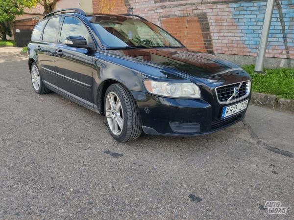 Volvo V50 2008 Šauļi, ar dzinēja tilpumu 2.00 L un nobraukumu 380 tūkst. km par 1500 €, foto 1 vietnē AUTOMOTO.COM.LV