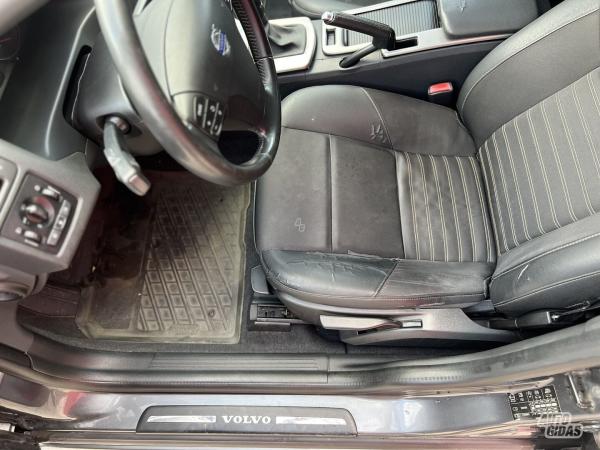 Volvo V50 2008 in Klaipeda, with an engine capacity of 2.00 L and mileage of 300 thousand km for 1799 €, photo 9 on AUTOMOTO.COM.LV