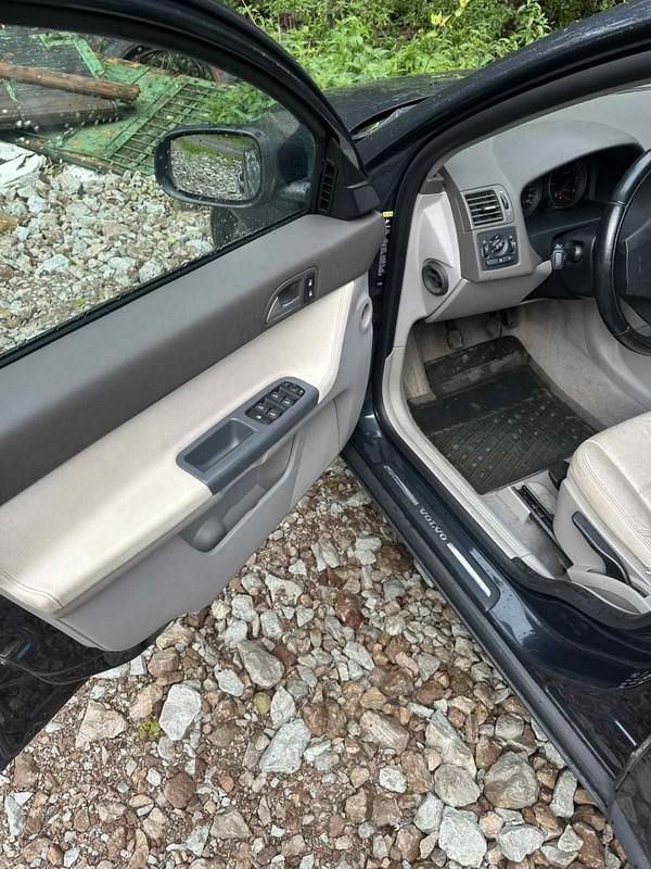 Volvo V50 2008 in Kohtla-Jarve, with an engine capacity of 0.00 L and mileage of 314 thousand km for 1800 €, photo 9 on AUTOMOTO.COM.LV