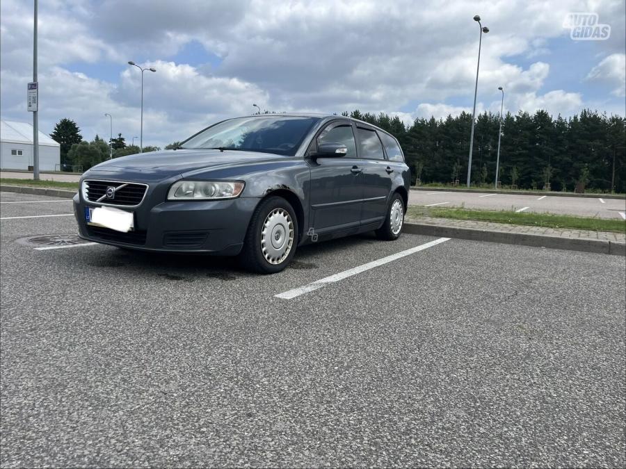 Volvo V50 2008 in Vilnius, with an engine capacity of 1.60 L and mileage of 324 thousand km for 1500 €, photo 3 on AUTOMOTO.COM.LV