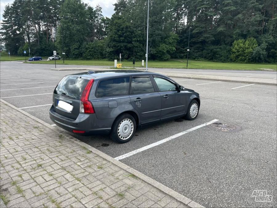 Volvo V50 2008 in Vilnius, with an engine capacity of 1.60 L and mileage of 324 thousand km for 1500 €, photo 5 on AUTOMOTO.COM.LV