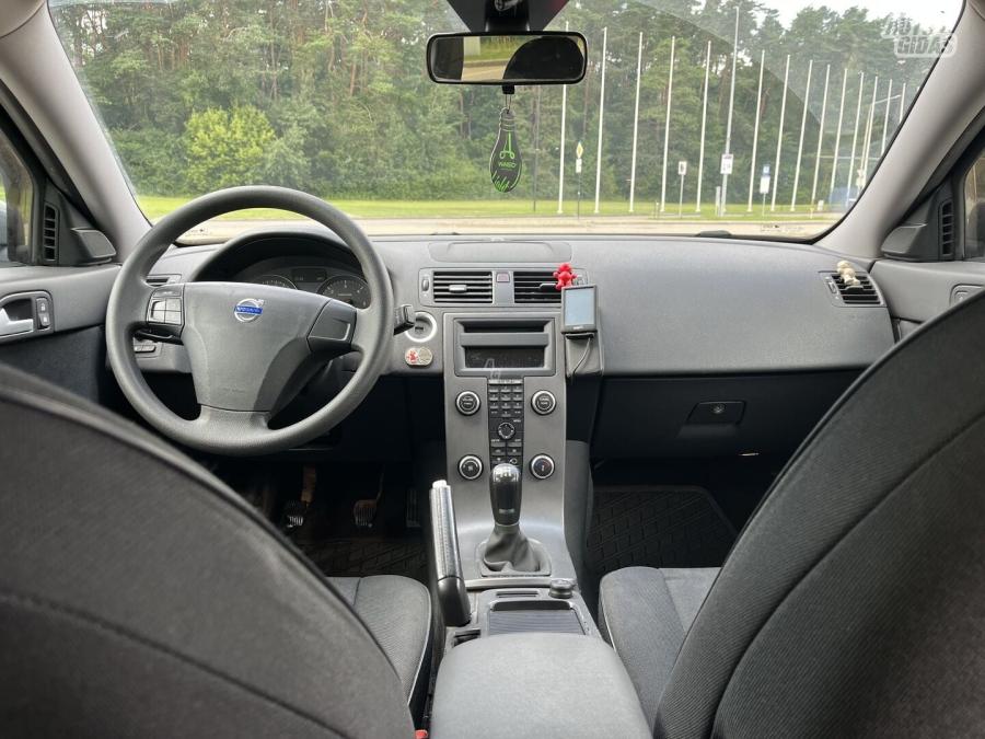 Volvo V50 2008 in Vilnius, with an engine capacity of 1.60 L and mileage of 324 thousand km for 1500 €, photo 6 on AUTOMOTO.COM.LV