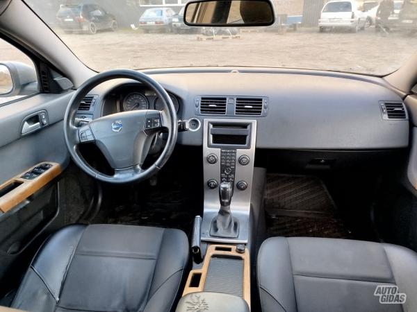 Volvo V50 2008 Šauļi, ar dzinēja tilpumu 2.00 L un nobraukumu 400 tūkst. km par 600 €, foto 7 vietnē AUTOMOTO.COM.LV