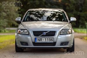 Volvo V50 2009 in Jelgava, with an engine capacity of 1.60 L and mileage of 338 thousand km for 3650 €, photo 2 on AUTOMOTO.COM.LV