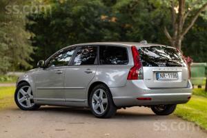 Volvo V50 2009 in Jelgava, with an engine capacity of 1.60 L and mileage of 338 thousand km for 3650 €, photo 3 on AUTOMOTO.COM.LV