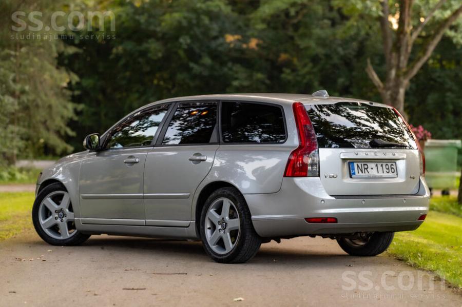 Volvo V50 2009 in Jelgava, with an engine capacity of 1.60 L and mileage of 338 thousand km for 3650 €, photo 3 on AUTOMOTO.COM.LV