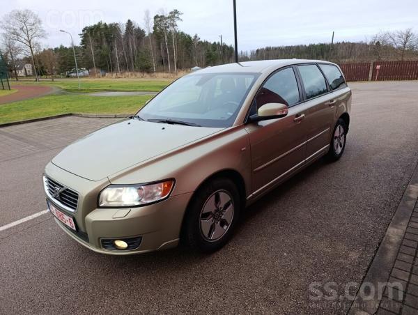 Volvo V50 2009 in Rezekne, with an engine capacity of 1.60 L and mileage of 252 thousand km for 3650 €, photo 3 on AUTOMOTO.COM.LV
