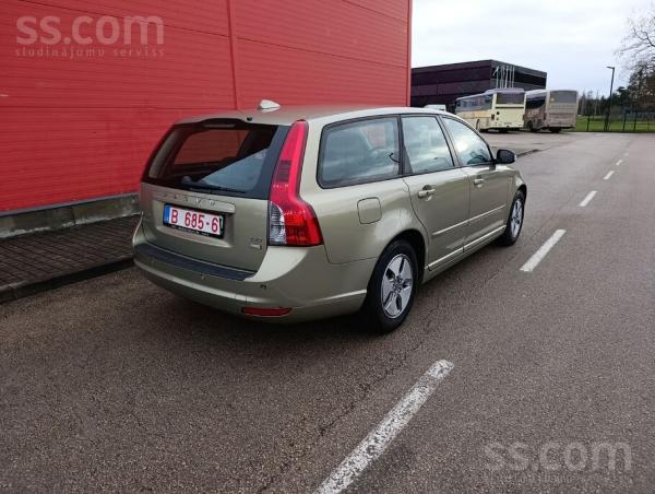 Volvo V50 2009 in Rezekne, with an engine capacity of 1.60 L and mileage of 252 thousand km for 3650 €, photo 4 on AUTOMOTO.COM.LV