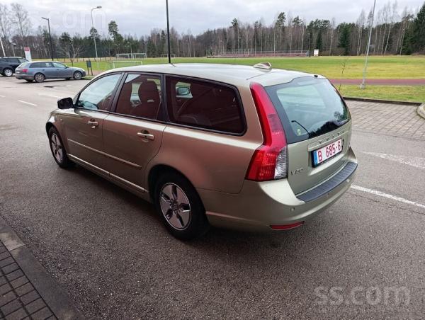Volvo V50 2009 in Rezekne, with an engine capacity of 1.60 L and mileage of 252 thousand km for 3650 €, photo 5 on AUTOMOTO.COM.LV