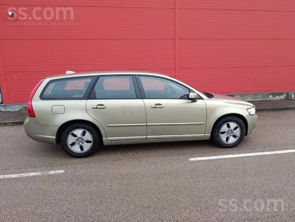Volvo V50 2009 in Rezekne, with an engine capacity of 1.60 L and mileage of 252 thousand km for 3650 €, photo 6 on AUTOMOTO.COM.LV