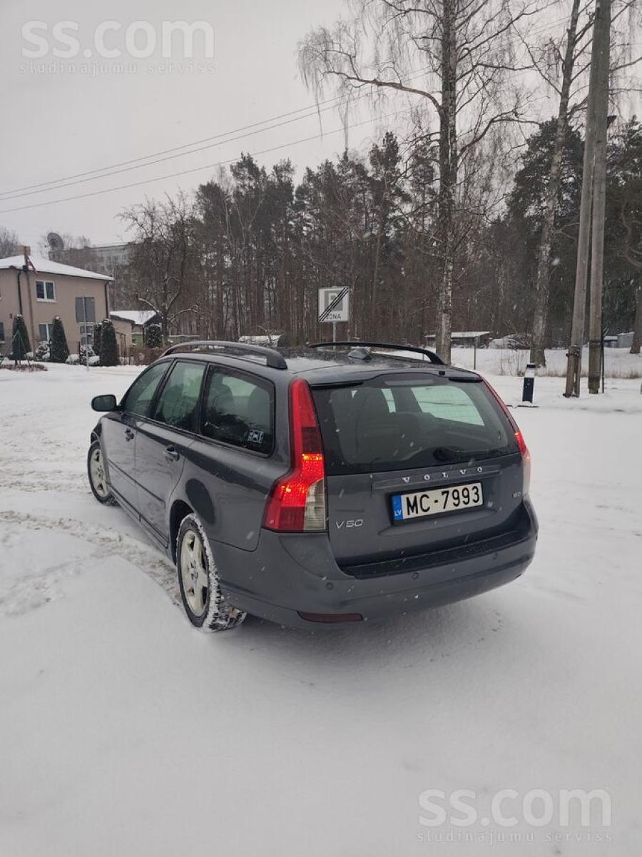 Volvo V50 2009 in Jurmala, with an engine capacity of 1.60 L and mileage of 308 thousand km for 2750 €, photo 4 on AUTOMOTO.COM.LV