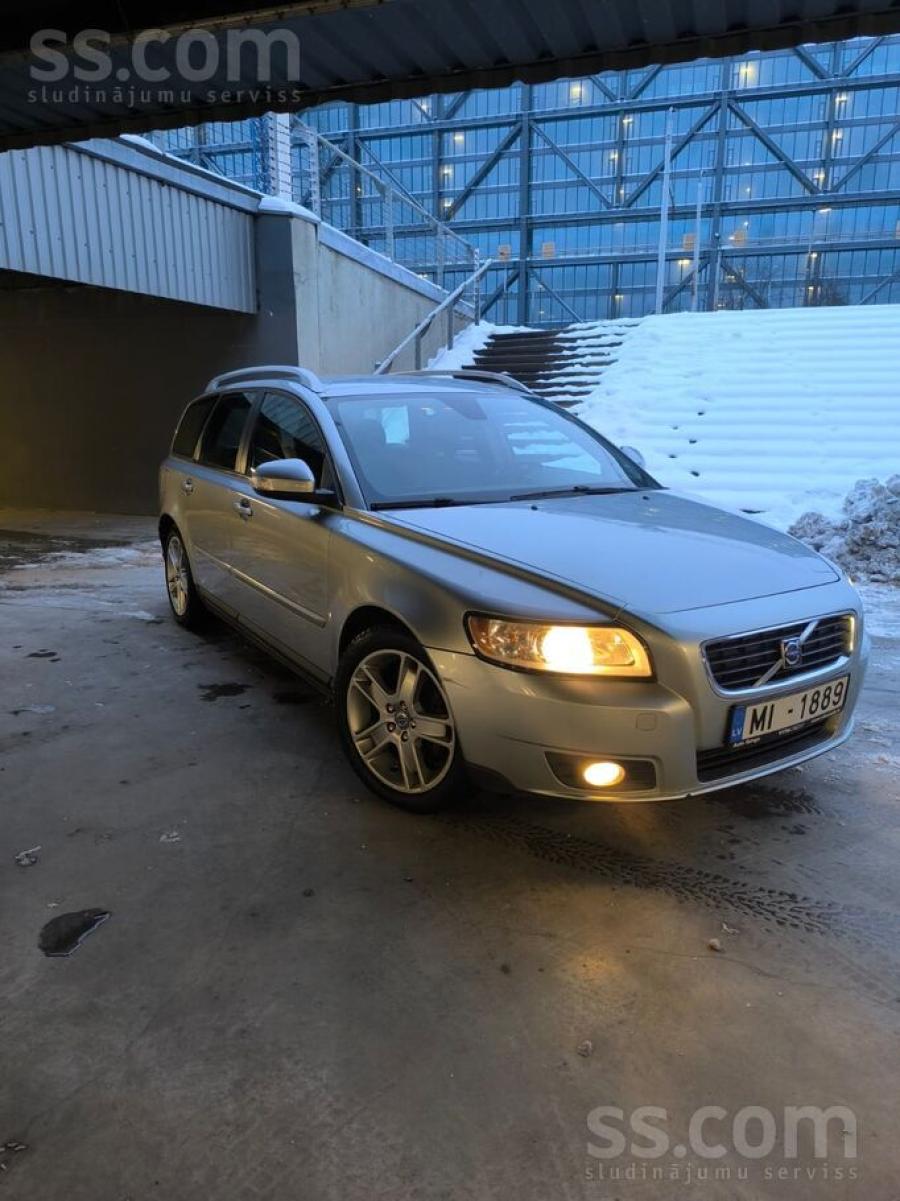 Volvo V50 2009 in Riga, with an engine capacity of 1.60 L and mileage of 355 thousand km for 3800 €, photo 1 on AUTOMOTO.COM.LV