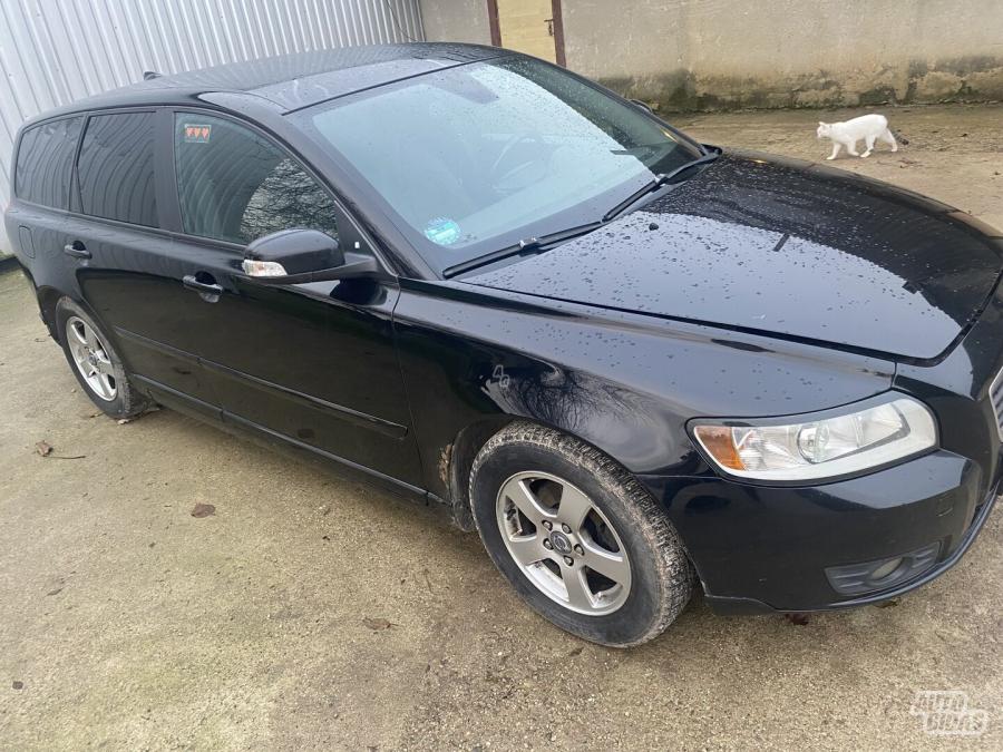 Volvo V50 2009 in Marijampole, with an engine capacity of 1.80 L and mileage of 318 thousand km for 1300 €, photo 7 on AUTOMOTO.COM.LV