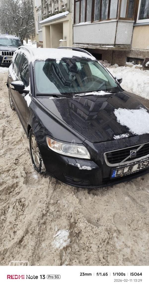 Volvo V50 2009 Viļņa, ar dzinēja tilpumu 2.00 L un nobraukumu 304 tūkst. km par 1100 €, foto 1 vietnē AUTOMOTO.COM.LV
