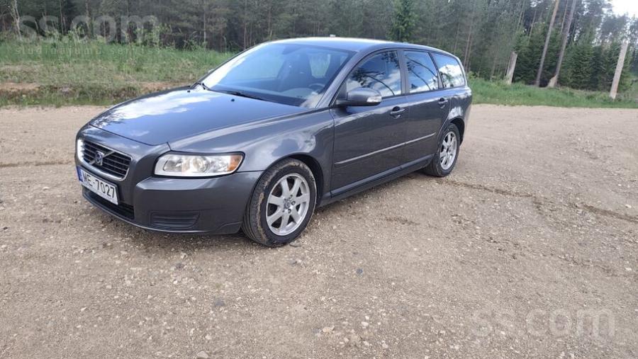 Volvo V50 2009 in Daugavpils, with an engine capacity of 2.00 L and mileage of 333 thousand km for 2500 €, photo 3 on AUTOMOTO.COM.LV
