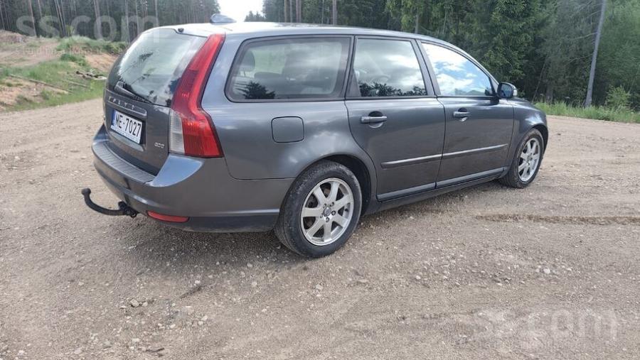 Volvo V50 2009 in Daugavpils, with an engine capacity of 2.00 L and mileage of 333 thousand km for 2500 €, photo 4 on AUTOMOTO.COM.LV