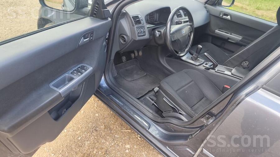 Volvo V50 2009 in Daugavpils, with an engine capacity of 2.00 L and mileage of 333 thousand km for 2500 €, photo 11 on AUTOMOTO.COM.LV
