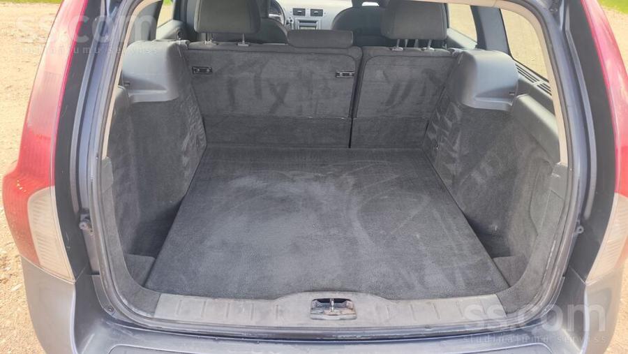 Volvo V50 2009 in Daugavpils, with an engine capacity of 2.00 L and mileage of 333 thousand km for 2500 €, photo 13 on AUTOMOTO.COM.LV