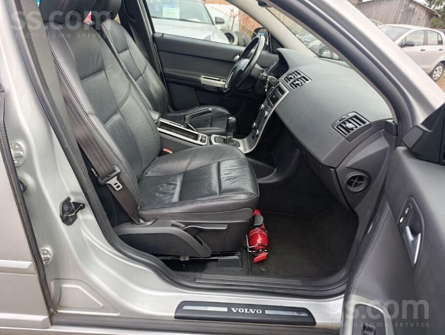 Volvo V50 2009 Rēzekne, ar dzinēja tilpumu 1.60 L un nobraukumu 279 tūkst. km par 2850 €, foto 12 vietnē AUTOMOTO.COM.LV
