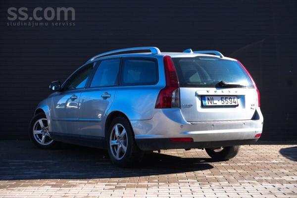 Вольво В50 2009 в Рига, объемом двигателя 1.60 л и пробегом 329 тыс. км за 3990 €, фото 4 на AUTOMOTO.COM.LV