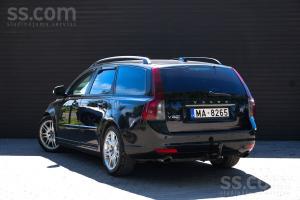 Volvo V50 2009 in Riga, with an engine capacity of 2.40 L and mileage of 318 thousand km for 2390 €, photo 4 on AUTOMOTO.COM.LV