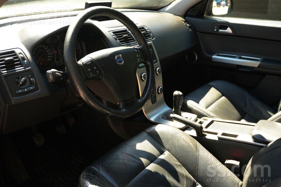 Volvo V50 2009 in Riga, with an engine capacity of 2.40 L and mileage of 318 thousand km for 2390 €, photo 7 on AUTOMOTO.COM.LV
