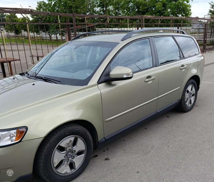 Volvo V50 2009 in Telschi, with an engine capacity of 1.56 L and mileage of 247 thousand km for 2400 €, photo 5 on AUTOMOTO.COM.LV