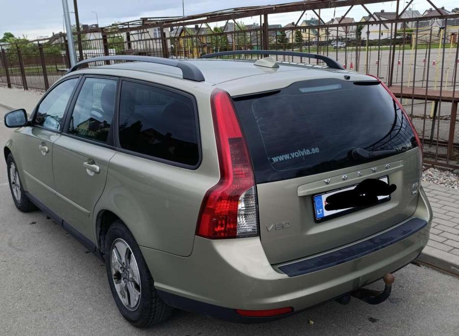 Volvo V50 2009 in Telschi, with an engine capacity of 1.56 L and mileage of 247 thousand km for 2400 €, photo 6 on AUTOMOTO.COM.LV