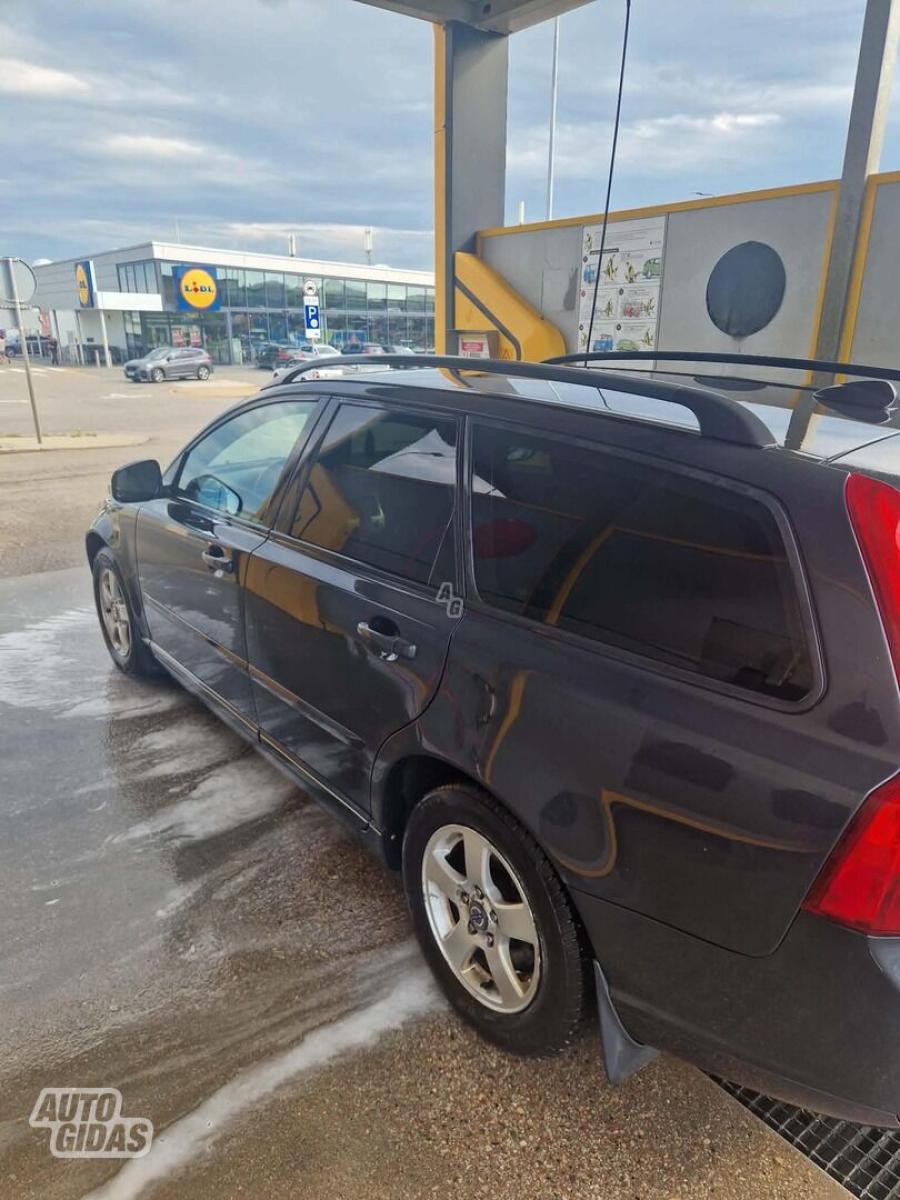 Volvo V50 2009 in Kaunas, with an engine capacity of 1.60 L and mileage of 347 thousand km for 1900 €, photo 3 on AUTOMOTO.COM.LV