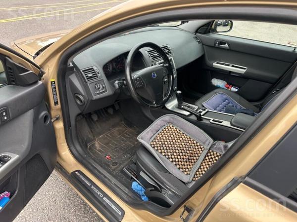 Volvo V50 2009 Rīga, ar dzinēja tilpumu 1.60 L un nobraukumu 264 tūkst. km par 2600 €, foto 4 vietnē AUTOMOTO.COM.LV