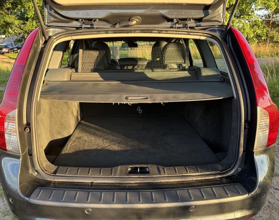 Volvo V50 2009 in Silale, with an engine capacity of 1.60 L and mileage of 288 thousand km for 2750 €, photo 11 on AUTOMOTO.COM.LV