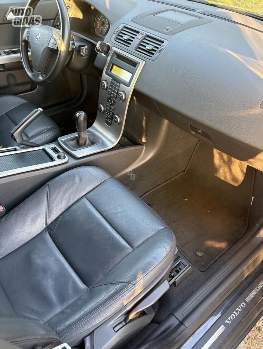 Volvo V50 2009 in Silale, with an engine capacity of 1.60 L and mileage of 288 thousand km for 2750 €, photo 13 on AUTOMOTO.COM.LV