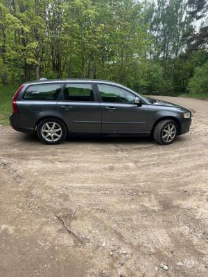 Volvo V50 2009 Viļņa, ar dzinēja tilpumu 1.56 L un nobraukumu 438 tūkst. km par 1350 €, foto 5 vietnē AUTOMOTO.COM.LV