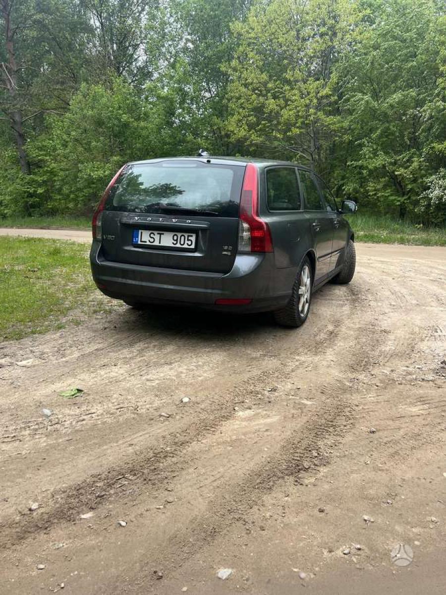 Volvo V50 2009 Viļņa, ar dzinēja tilpumu 1.56 L un nobraukumu 438 tūkst. km par 1350 €, foto 6 vietnē AUTOMOTO.COM.LV