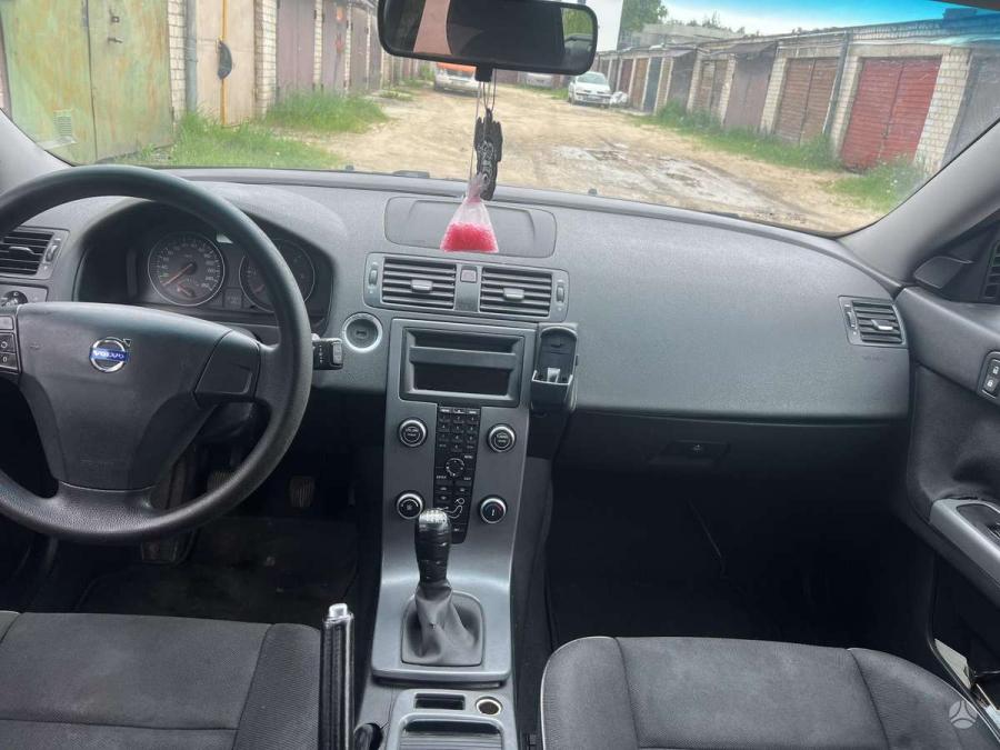Volvo V50 2009 Viļņa, ar dzinēja tilpumu 1.56 L un nobraukumu 438 tūkst. km par 1350 €, foto 9 vietnē AUTOMOTO.COM.LV