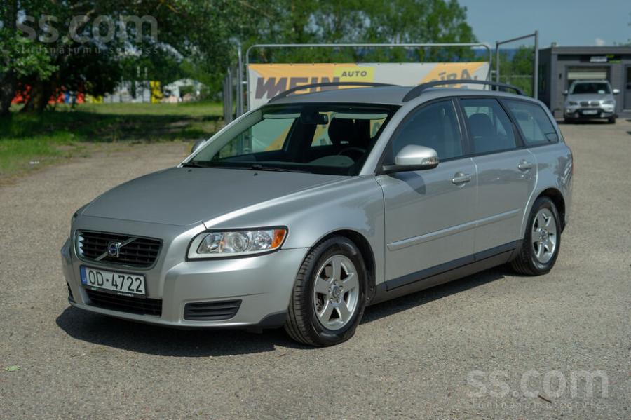 Volvo V50 2010 in Liepaja, with an engine capacity of 1.60 L and mileage of 290 thousand km for 4300 €, photo 3 on AUTOMOTO.COM.LV