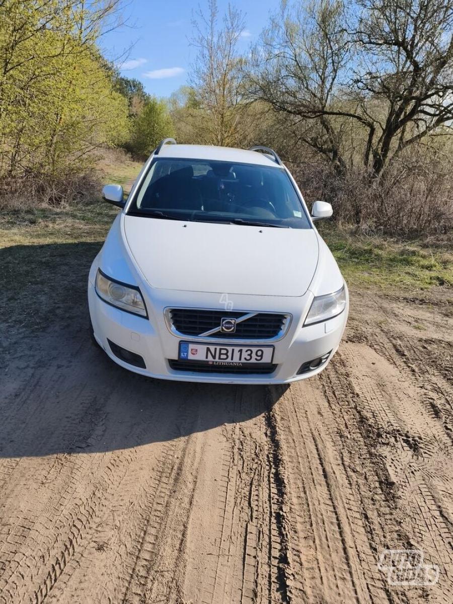 Volvo V50 2010 in Kaunas, with an engine capacity of 1.60 L and mileage of 318 thousand km for 1900 €, photo 1 on AUTOMOTO.COM.LV