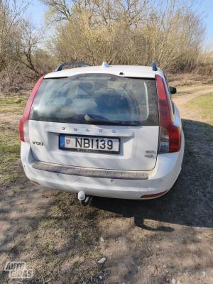 Volvo V50 2010 in Kaunas, with an engine capacity of 1.60 L and mileage of 318 thousand km for 1900 €, photo 4 on AUTOMOTO.COM.LV
