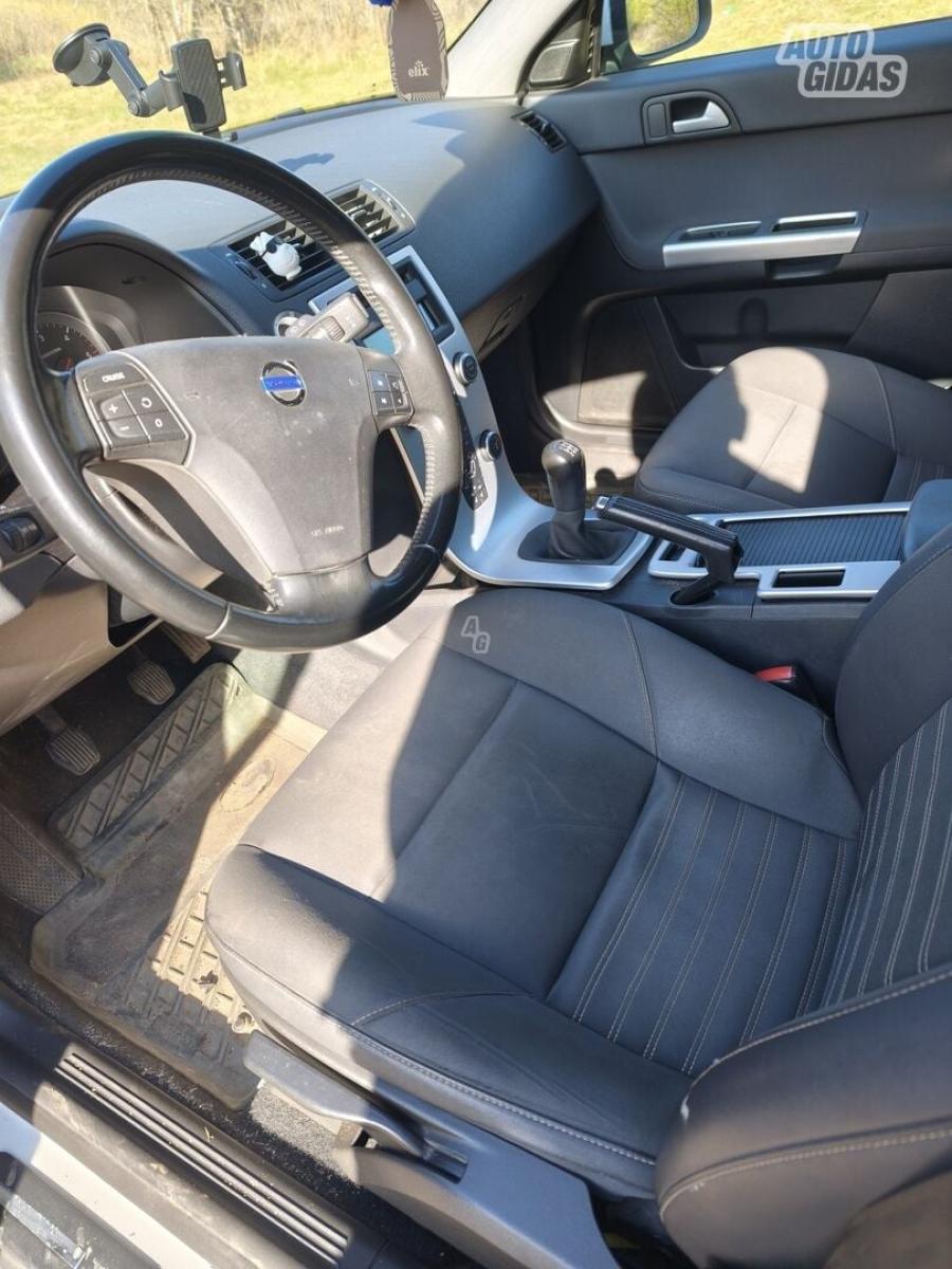 Volvo V50 2010 in Kaunas, with an engine capacity of 1.60 L and mileage of 318 thousand km for 1900 €, photo 7 on AUTOMOTO.COM.LV