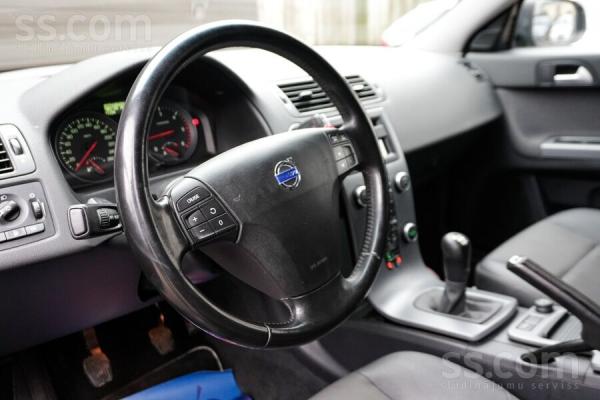 Вольво В50 2010 в Рига, объемом двигателя 1.60 л и пробегом 310 тыс. км за 3890 €, фото 6 на AUTOMOTO.COM.LV