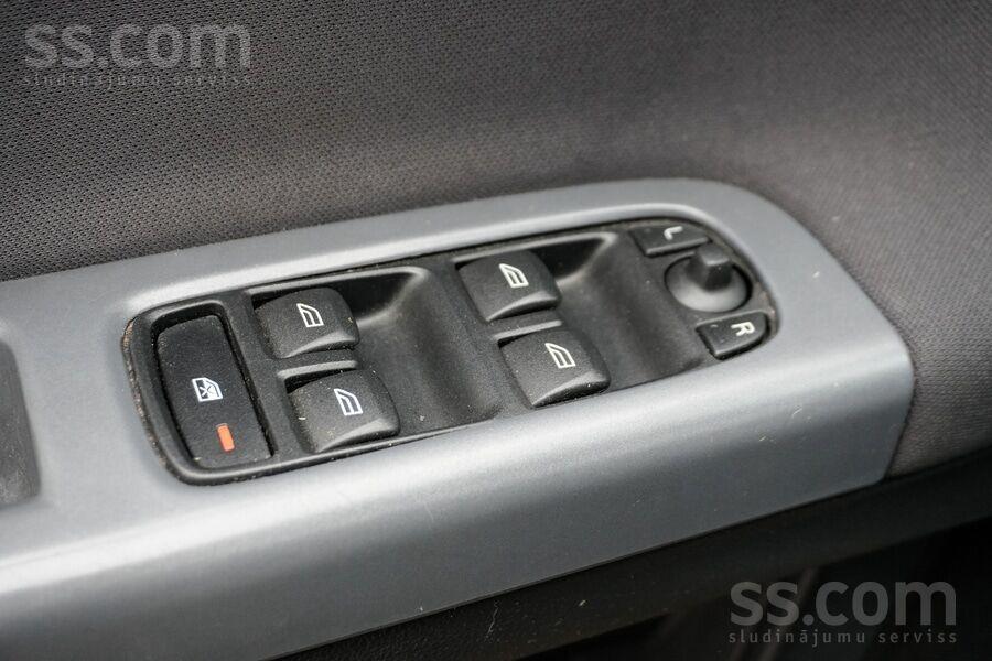 Volvo V50 2010 Rīga, ar dzinēja tilpumu 1.60 L un nobraukumu 310 tūkst. km par 3890 €, foto 12 vietnē AUTOMOTO.COM.LV