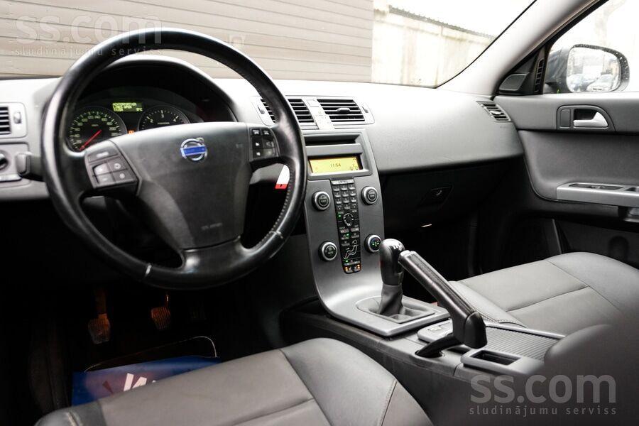 Volvo V50 2010 Rīga, ar dzinēja tilpumu 1.60 L un nobraukumu 310 tūkst. km par 3890 €, foto 13 vietnē AUTOMOTO.COM.LV