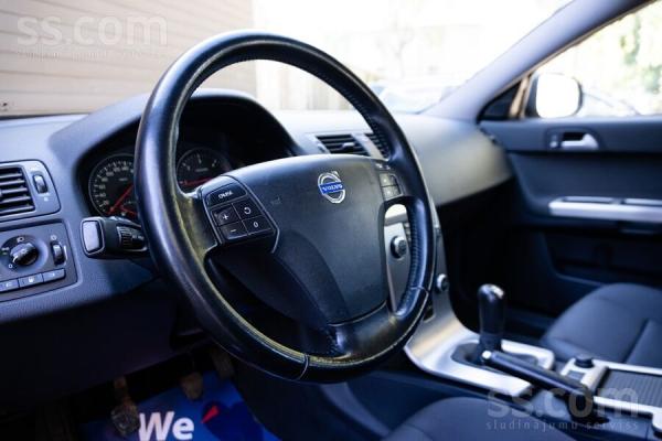 Volvo V50 2010 in Riga, with an engine capacity of 1.60 L and mileage of 367 thousand km for 3590 €, photo 5 on AUTOMOTO.COM.LV