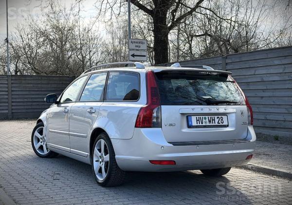 Volvo V50 2010 Jelgava, ar dzinēja tilpumu 1.60 L un nobraukumu 0 tūkst. km par 4400 €, foto 3 vietnē AUTOMOTO.COM.LV