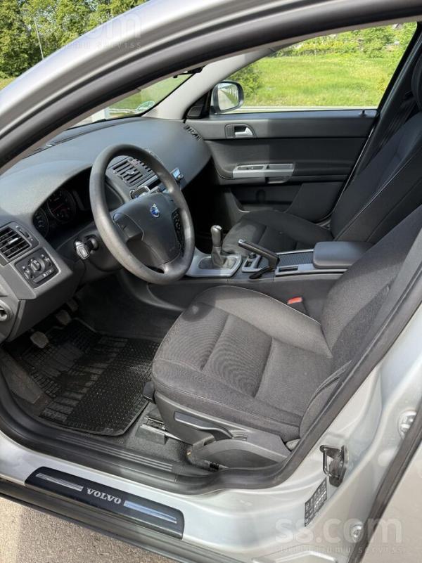 Volvo V50 2010 in Aizkraukle, with an engine capacity of 1.60 L and mileage of 294 thousand km for 2800 €, photo 6 on AUTOMOTO.COM.LV