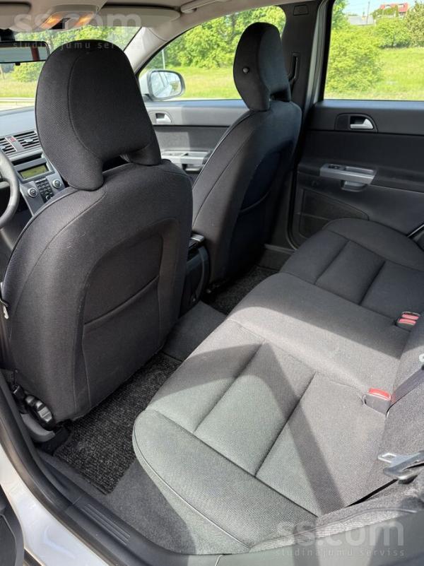Volvo V50 2010 in Aizkraukle, with an engine capacity of 1.60 L and mileage of 294 thousand km for 2800 €, photo 7 on AUTOMOTO.COM.LV