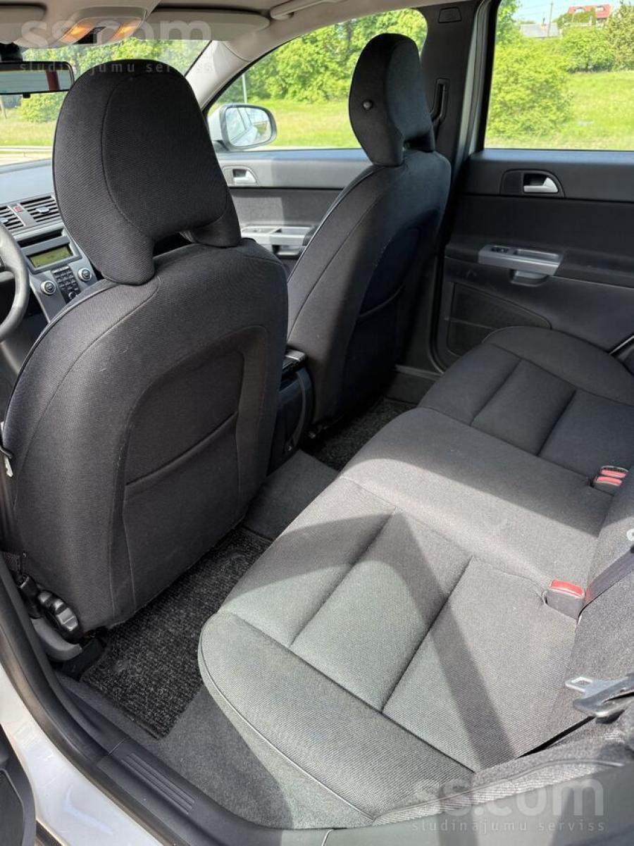 Volvo V50 2010 Aizkraukle, ar dzinēja tilpumu 1.60 L un nobraukumu 294 tūkst. km par 2800 €, foto 8 vietnē AUTOMOTO.COM.LV