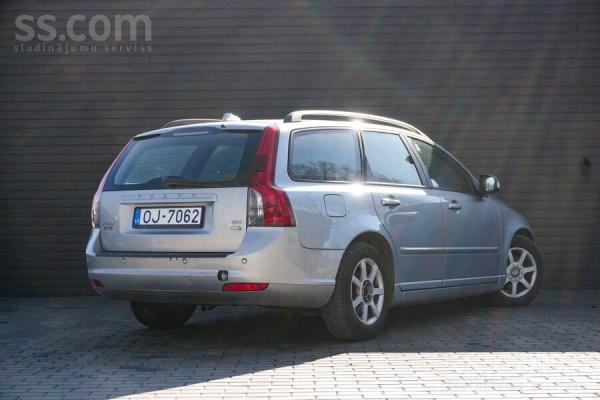 Volvo V50 2010 in Riga, with an engine capacity of 1.60 L and mileage of 309 thousand km for 3990 €, photo 3 on AUTOMOTO.COM.LV