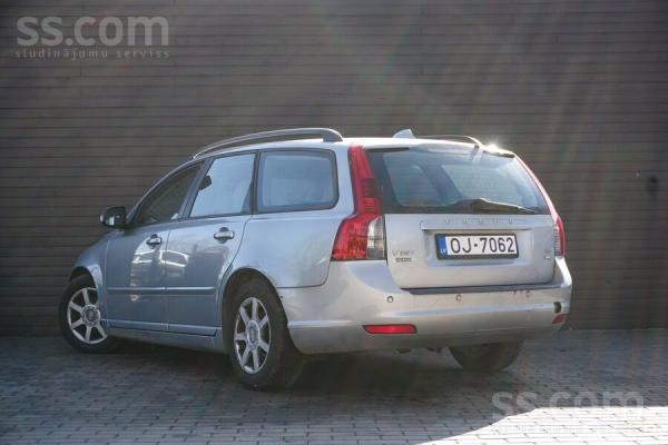 Volvo V50 2010 in Riga, with an engine capacity of 1.60 L and mileage of 309 thousand km for 3990 €, photo 4 on AUTOMOTO.COM.LV